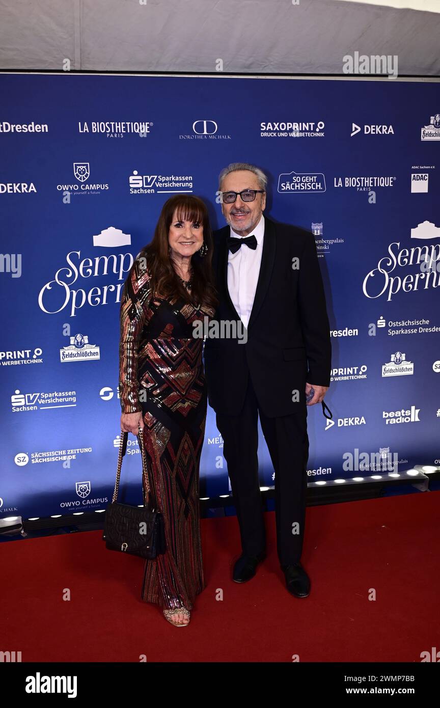 Wolfgang Stumph mit Ehefrau Christine Stumph beim 16. SemperOpernball ...