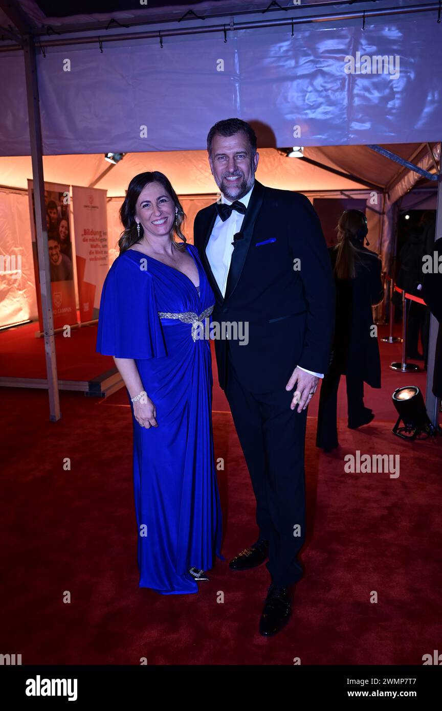 Rene Kindermann und Ehefrau Katja Kindermann beim 16. SemperOpernball ...