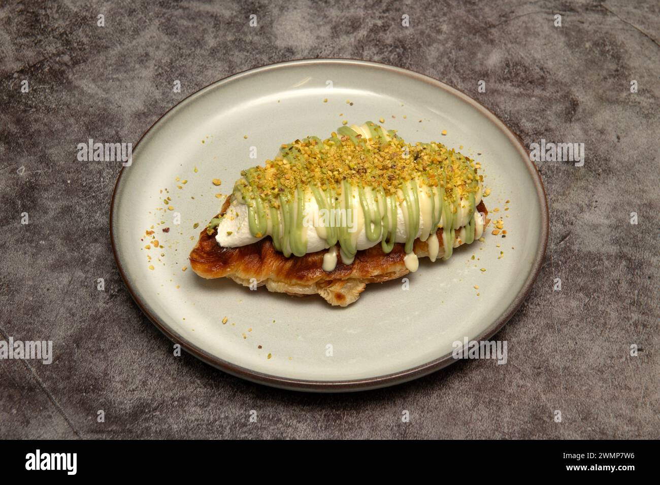 Pistachio desserts hi-res stock photography and images - Alamy