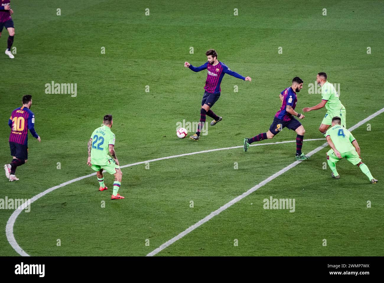 GERARD PIQUE, BARCELONA FC, 2019: Gerard Piqué passes to Lionel Messi ...
