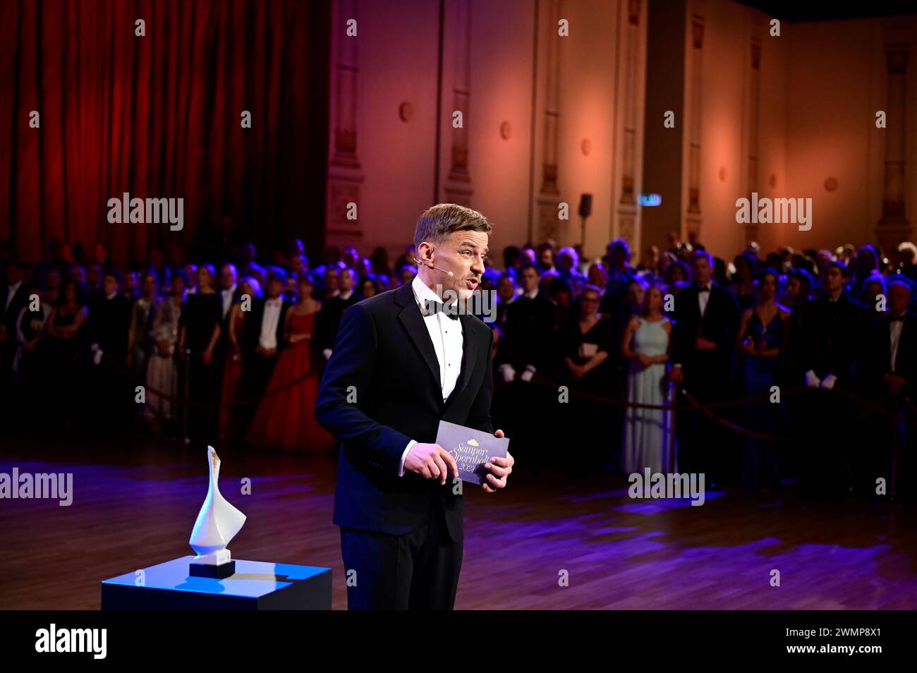 Tom Wlaschiha beim 16. SemperOpernball 2024 in der Semper Oper. Dresden ...