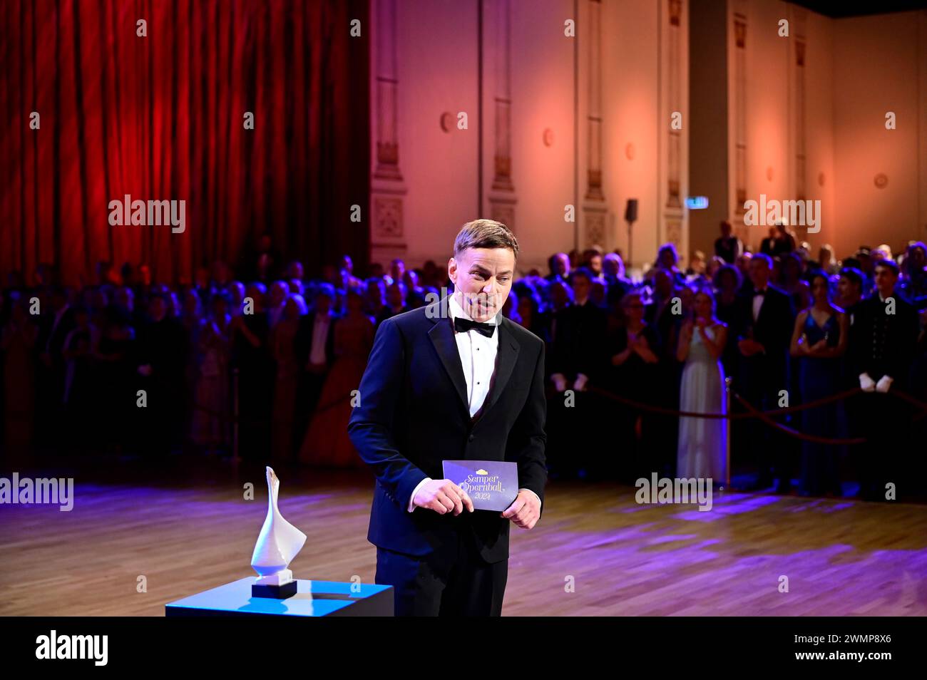 Tom Wlaschiha beim 16. SemperOpernball 2024 in der Semper Oper. Dresden ...