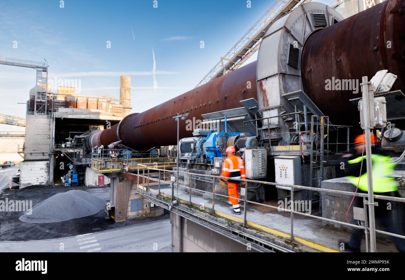 Antoing, Belgium. 27th Feb, 2024. Illustration shows workers pictured ...