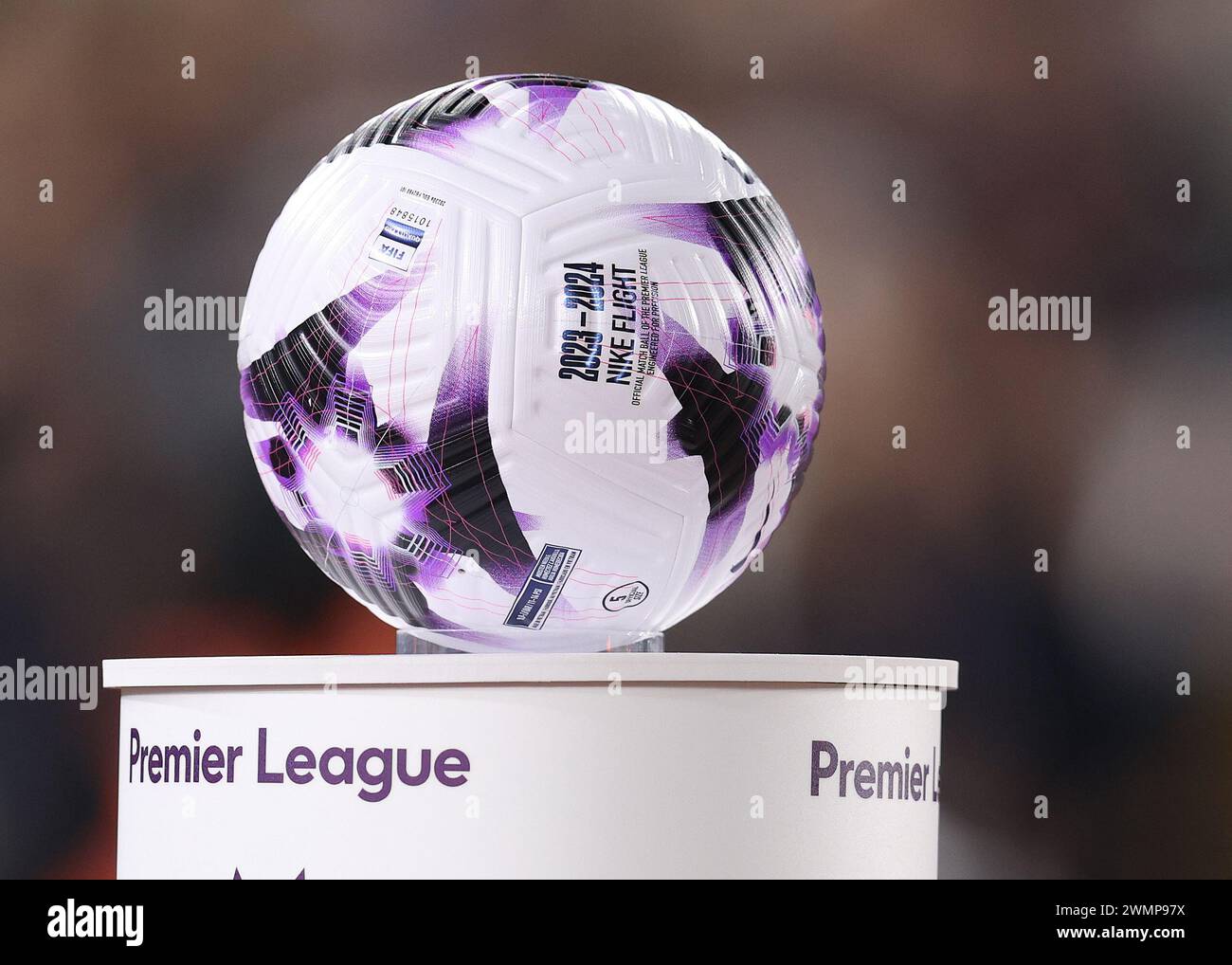 Premier league ball 2024 hi-res stock photography and images - Alamy