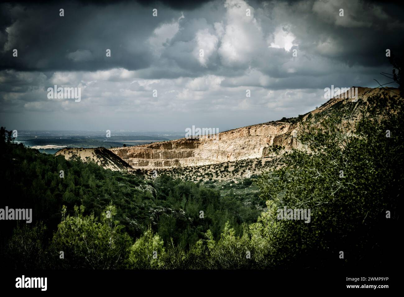 Scarring to the landscape for quarries hi-res stock photography and ...