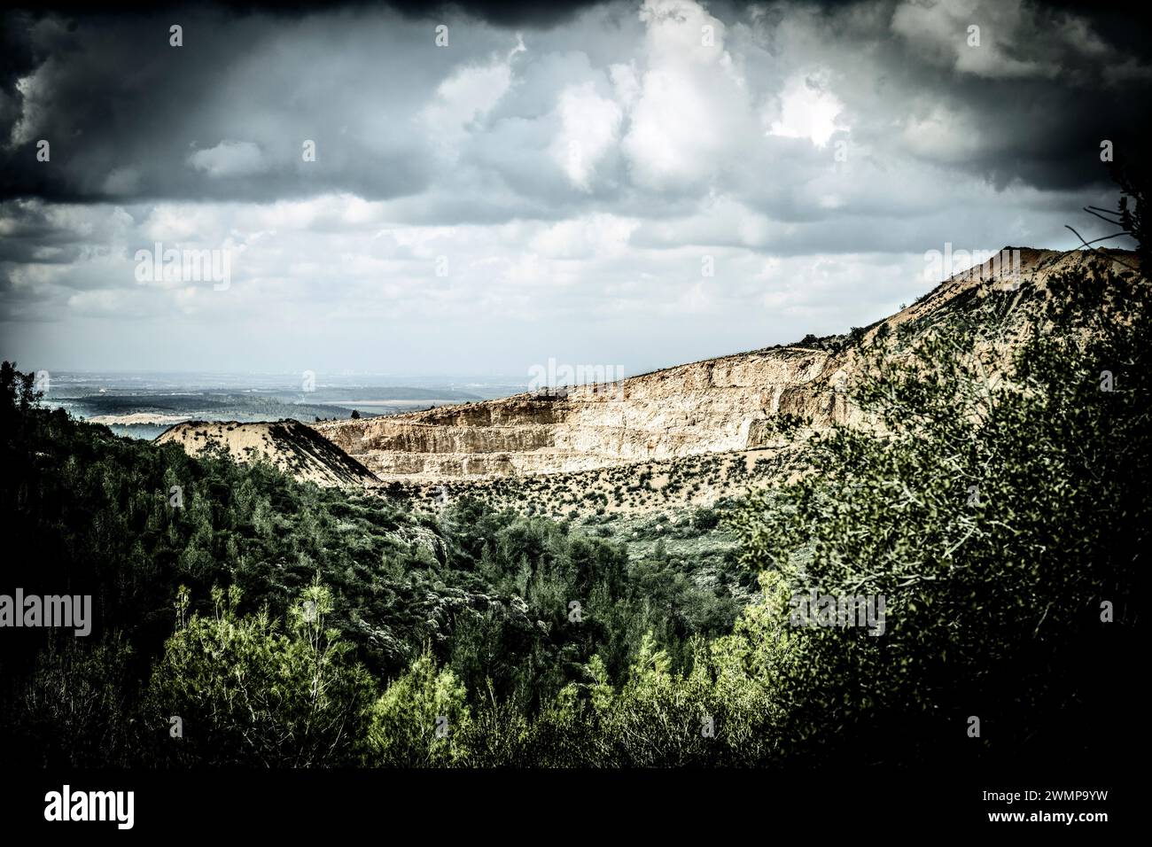 Scarring to the landscape for quarries hi-res stock photography and ...