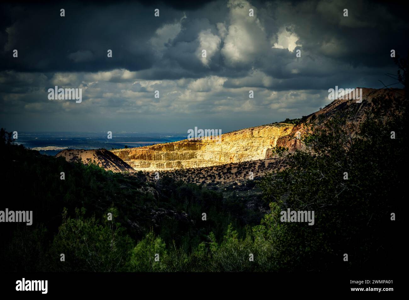 Scarring to the landscape for quarries hi-res stock photography and ...