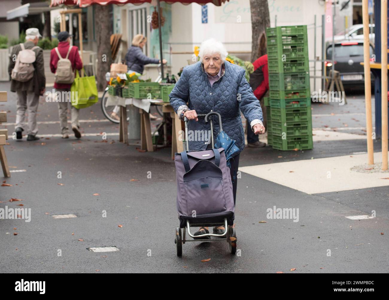 senior woman on her own, solitude and loneliness among old women ...