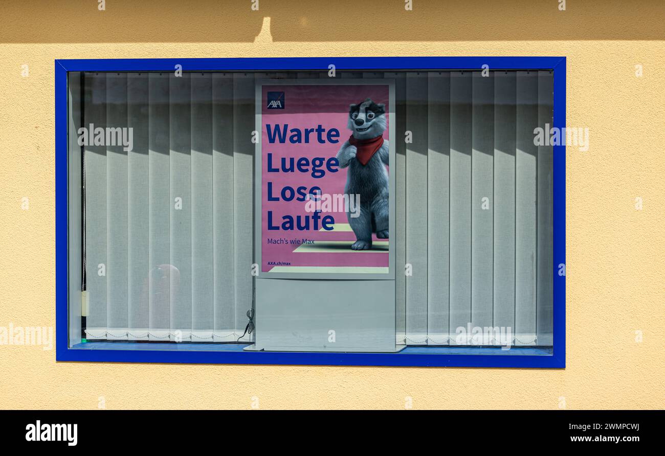 AXA Versicherung Werbung in einem Schaufenster bei einer Agentur von ...