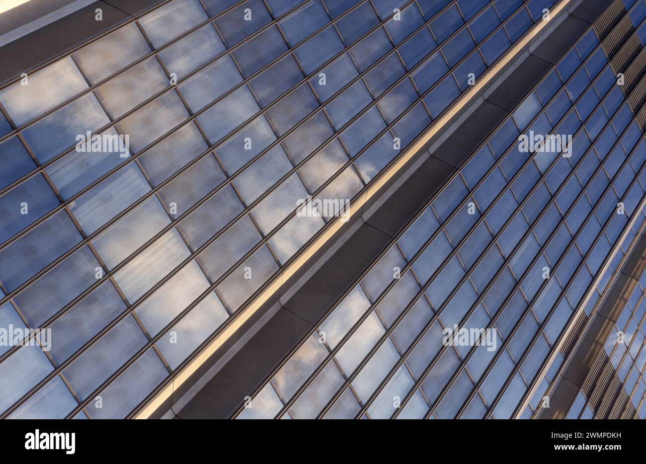 Skyscraper diagonal house hi-res stock photography and images - Alamy