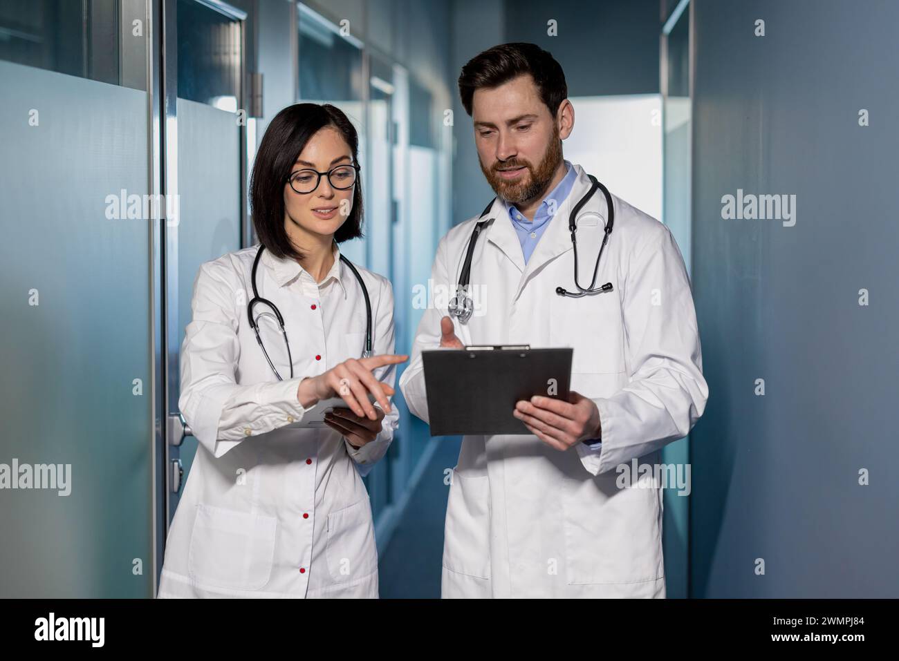 Male therapist standing exam hi-res stock photography and images - Alamy