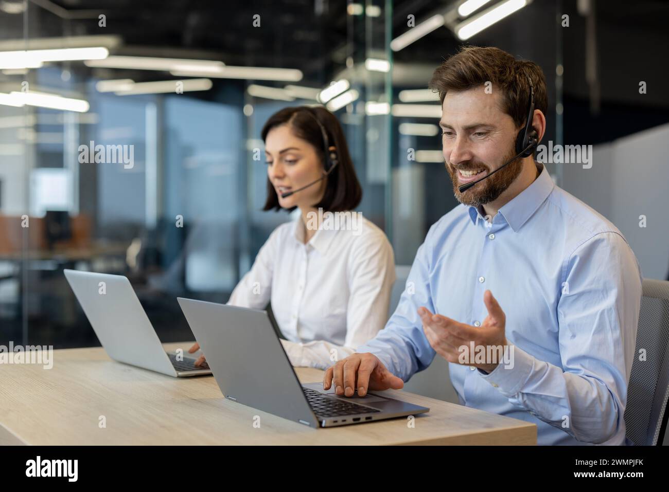 Office workers dress code hi-res stock photography and images - Alamy
