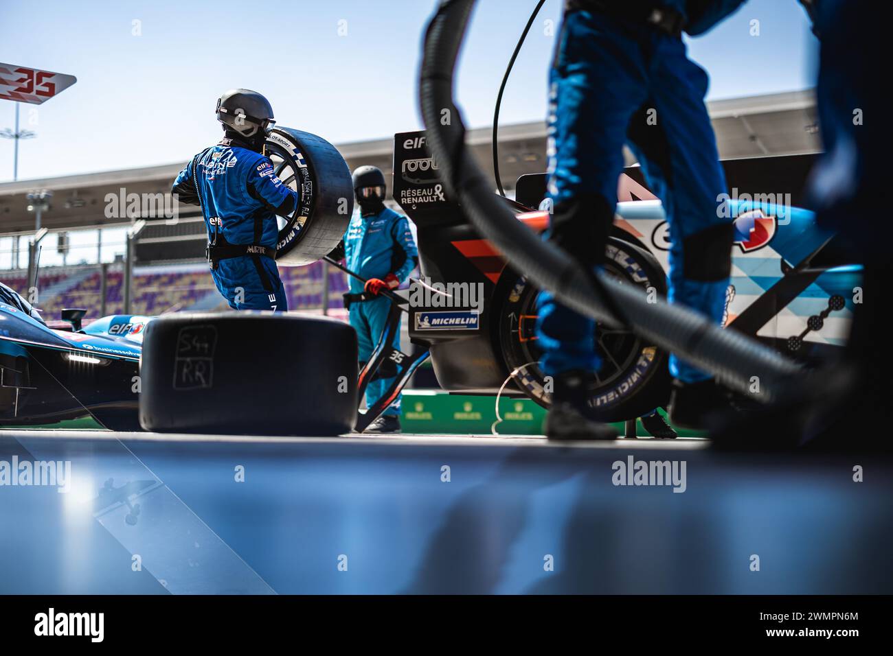 pitstop mecaniciens mechanics Alpine Endurance Team, Alpine A424 ...