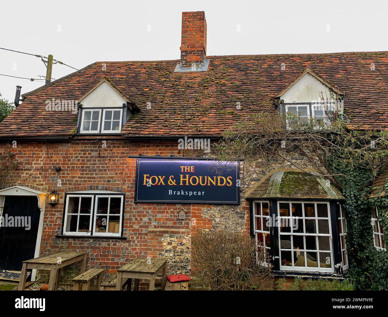 Christmas common fox and hounds pub hi-res stock photography and images ...