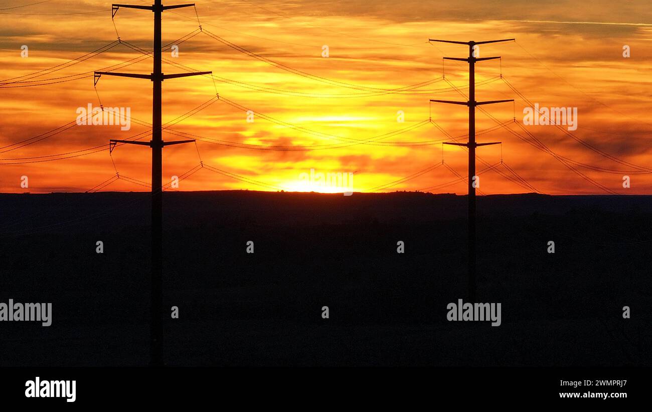Power lines dusk silhouette hi-res stock photography and images - Alamy