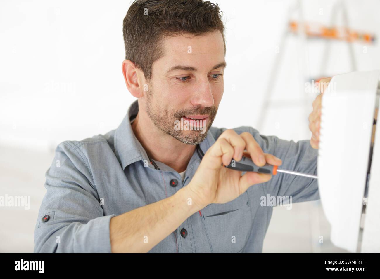 Man hands using drill machine hi-res stock photography and images - Alamy