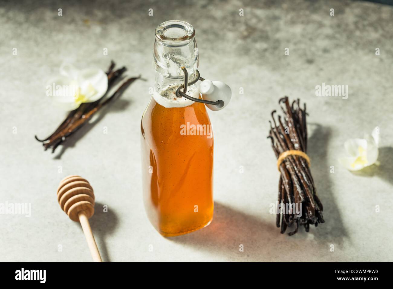 Vanilla bean simple syrup hi-res stock photography and images - Alamy