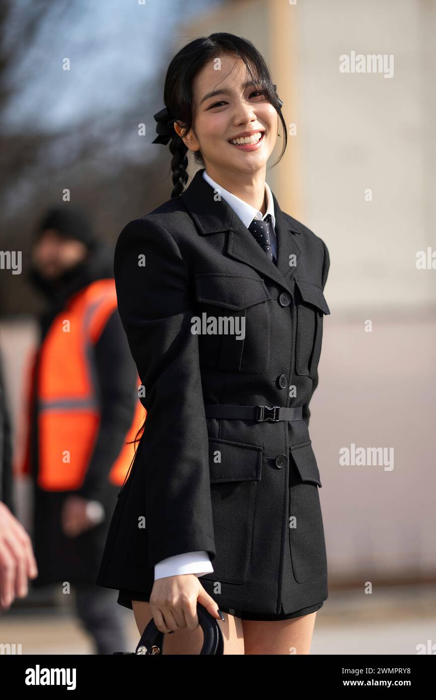 Jisoo departs from the Christian Dior Fall/Winter 2024-2025 ready-to ...