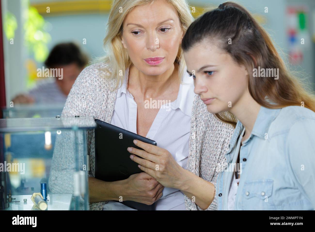 Teaching pottery molding equipment hi-res stock photography and images ...