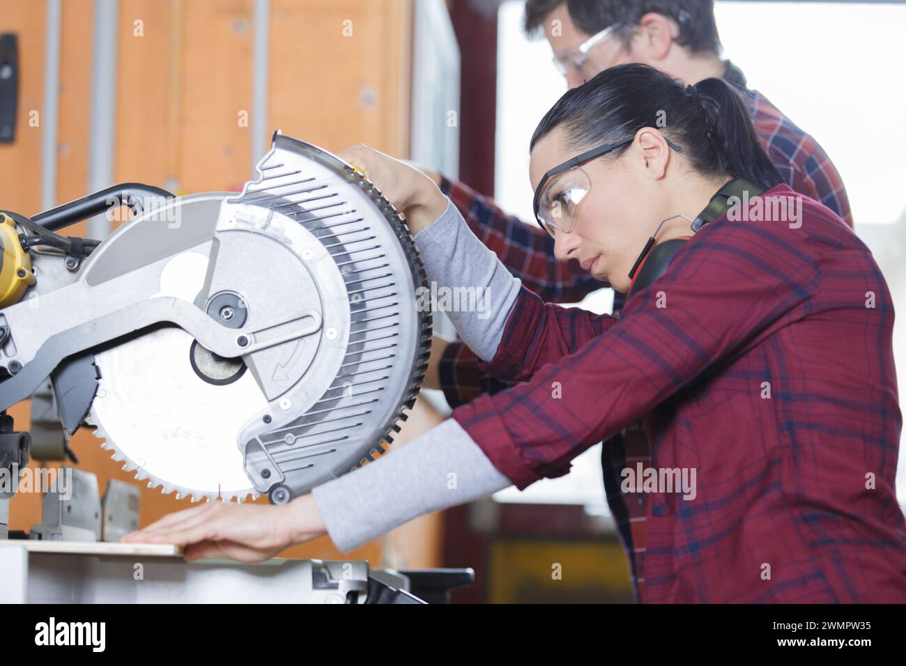 Using drop saw hi-res stock photography and images - Alamy