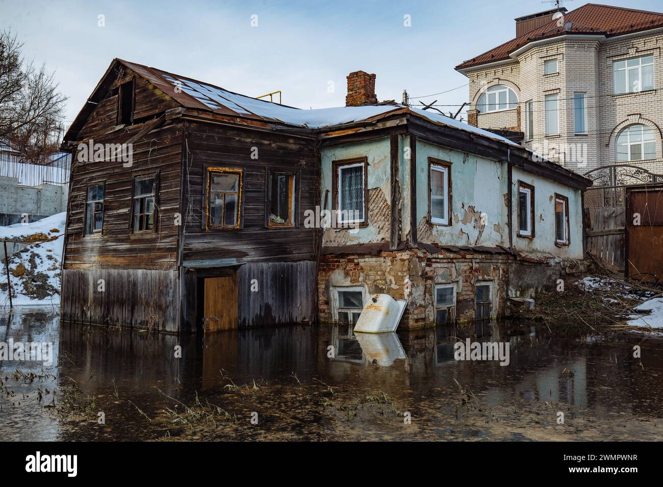 Disaster affected house hi-res stock photography and images - Alamy