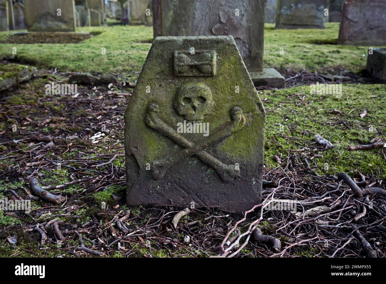 Historical graveyard dundee hi-res stock photography and images - Alamy