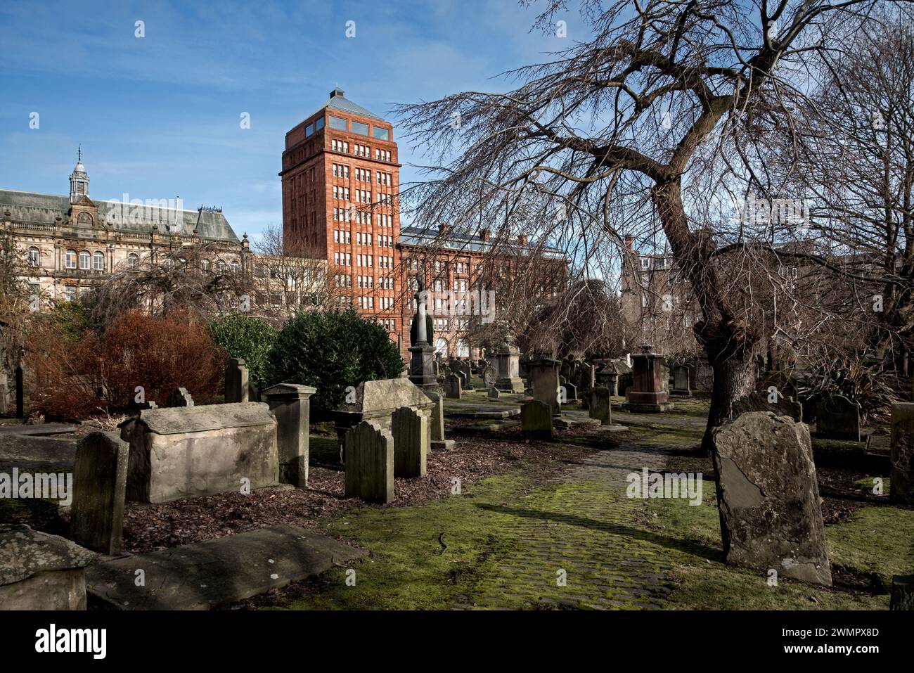 16th century graveyard dundee hi-res stock photography and images - Alamy