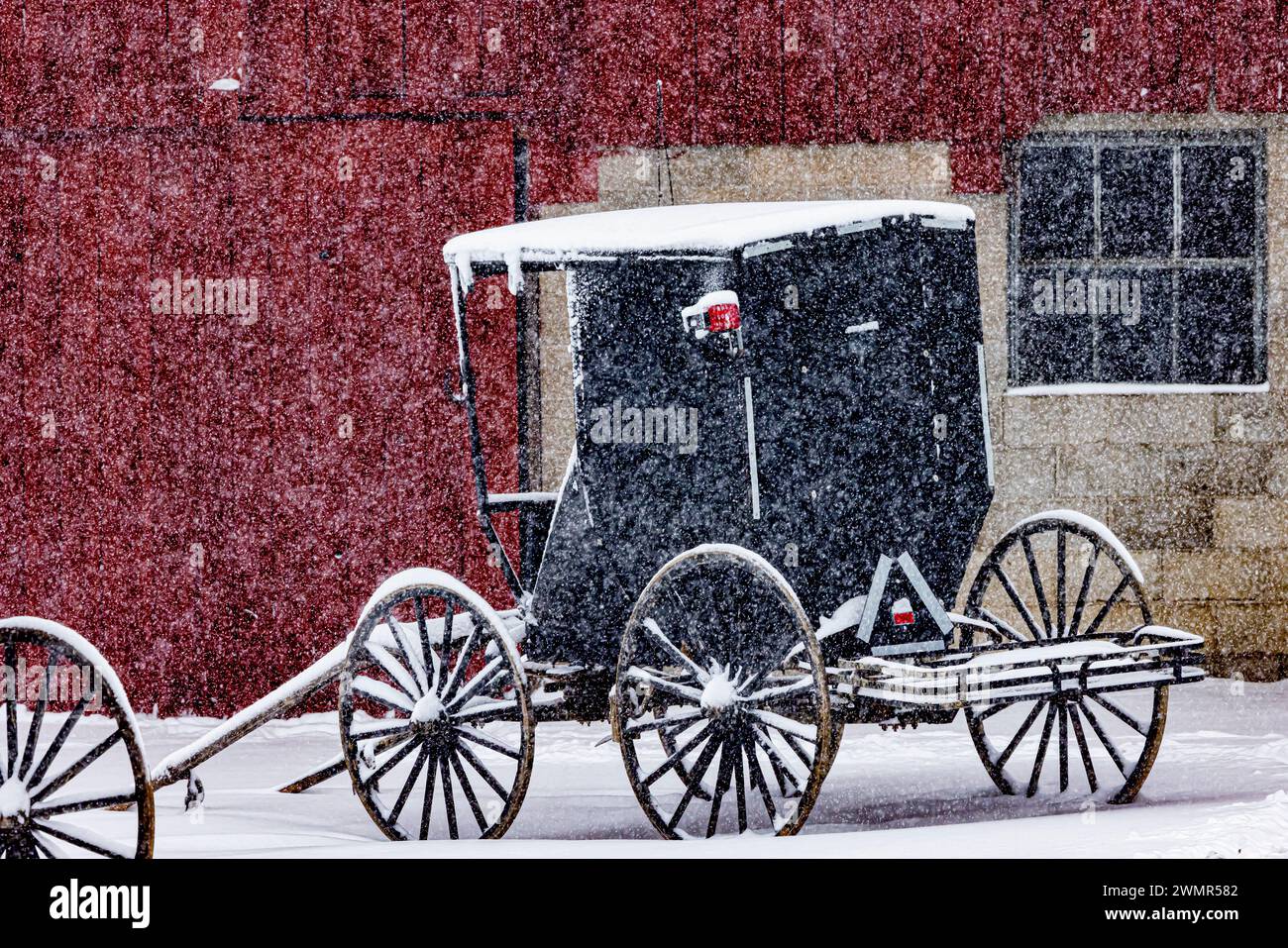 Amish carriage wheels hi-res stock photography and images - Alamy