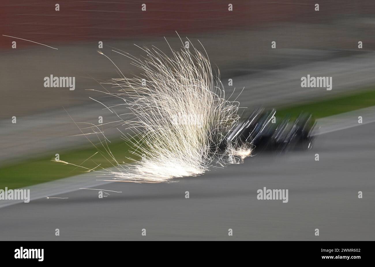 Sparks behind f1 car on track hi-res stock photography and images - Alamy