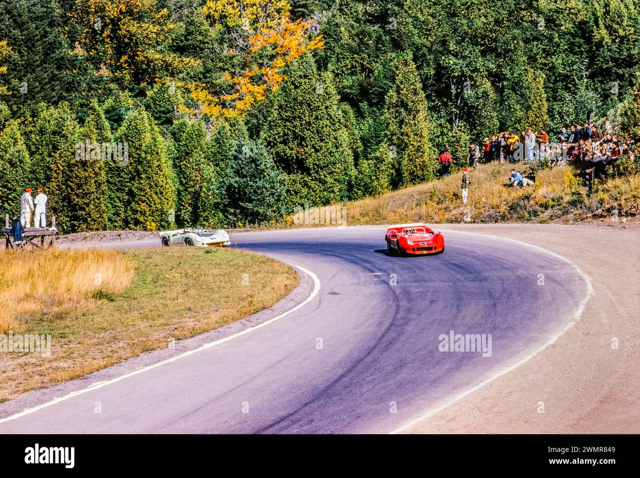 Bruce McLaren in a McLaren Elva Mark II , started 3rd , DNF ahead of Denny Hulme in a Lola T70 ...