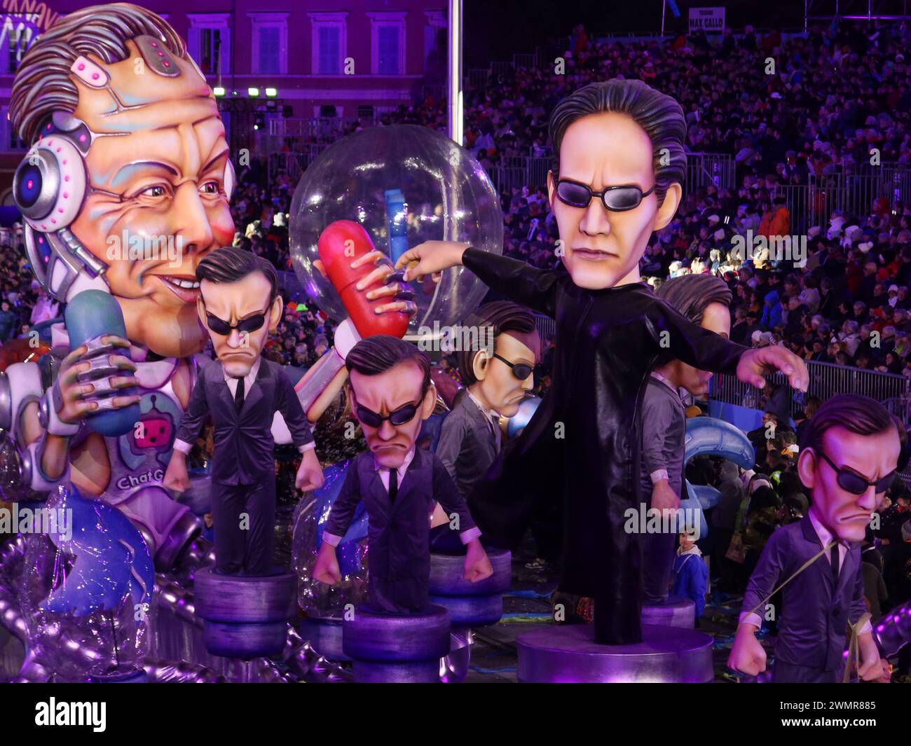 Giant puppets from the world of Pop Culture feature on the decorfloats ...