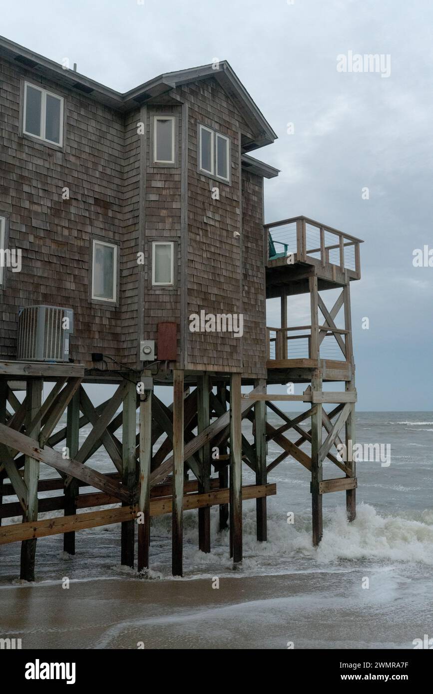 Houses crumble into the sea in Outer Banks due to some of the most ...