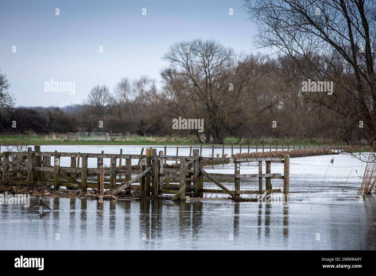 West Yorkshire, UK.27th Feb, 2024. Flood water and high river levels ...