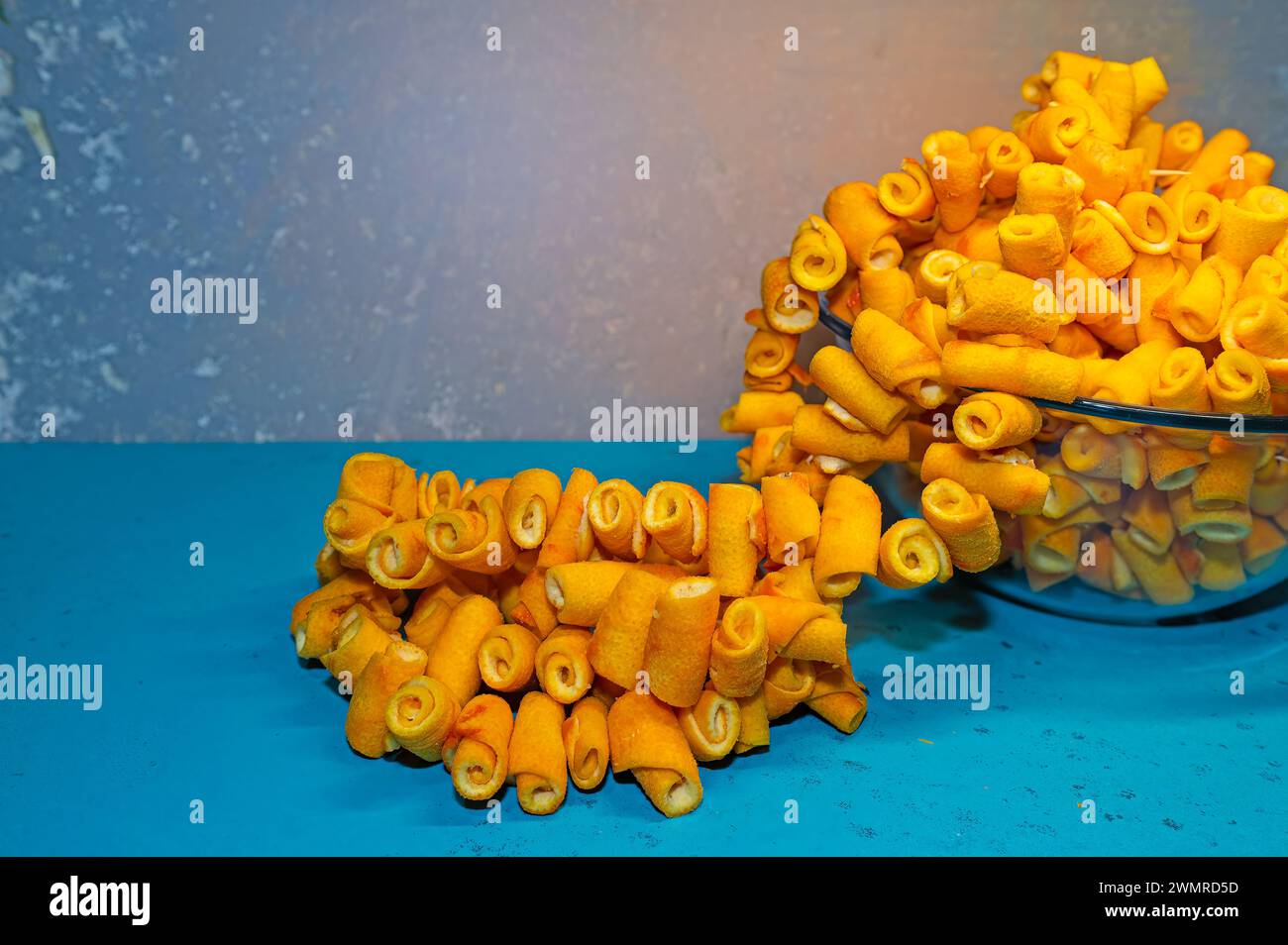 Strung on a string hi-res stock photography and images - Alamy