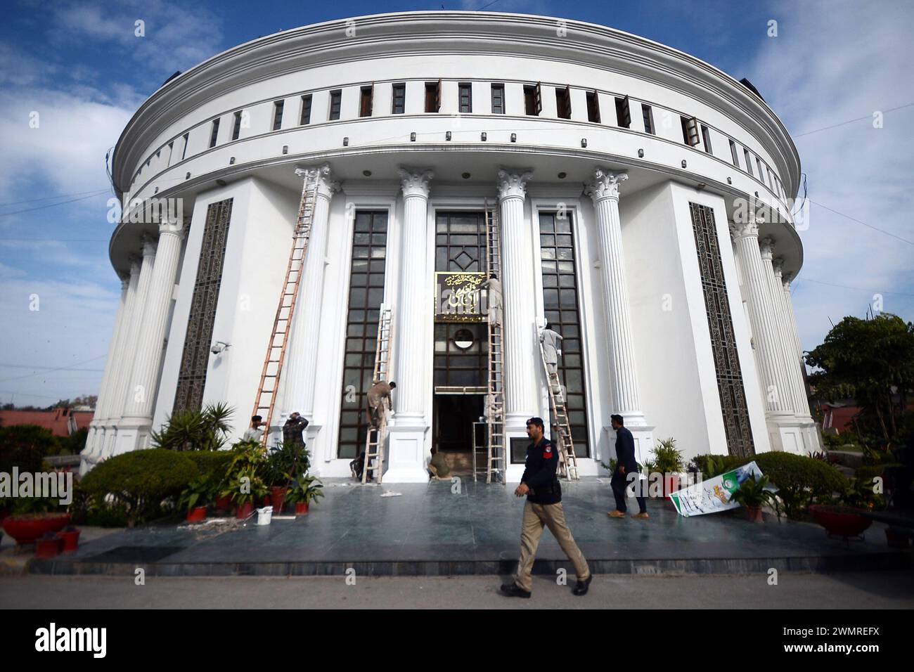 Peshawar, Peshawar, Pakistan. 27th Feb, 2024. Workers renovate ...