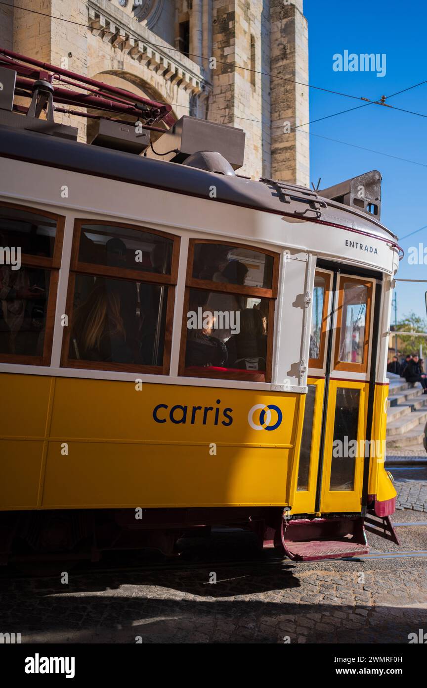 Cathedral in historic alfama hi-res stock photography and images - Alamy