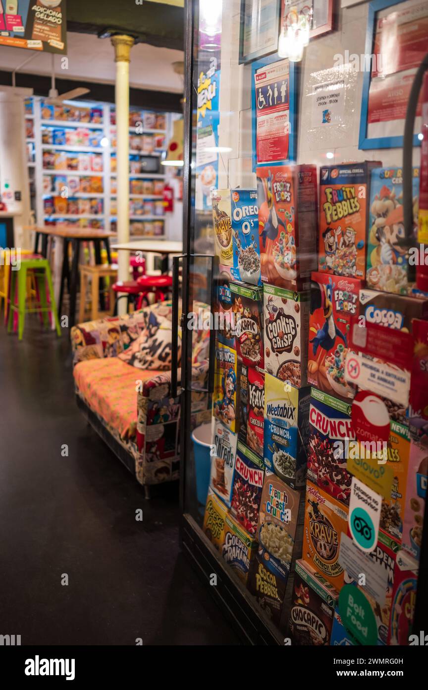 Pop cereal cafe hi-res stock photography and images - Alamy