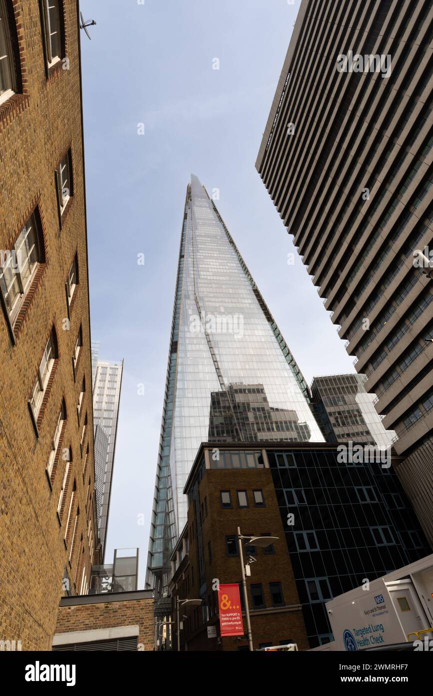 Looking glass from metropolitan hi-res stock photography and images - Alamy