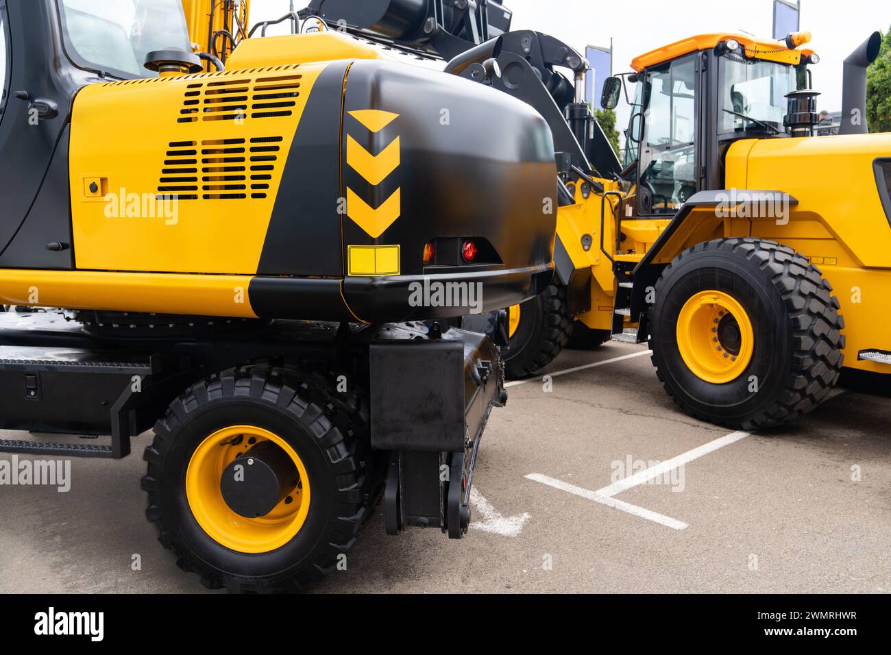 Heavy construction machines excavator hi-res stock photography and ...