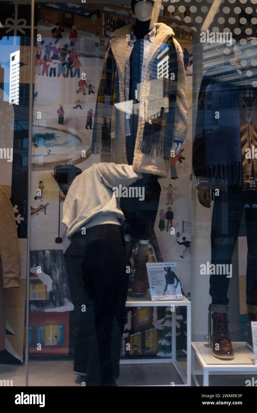 Uniqlo window display hi-res stock photography and images - Alamy