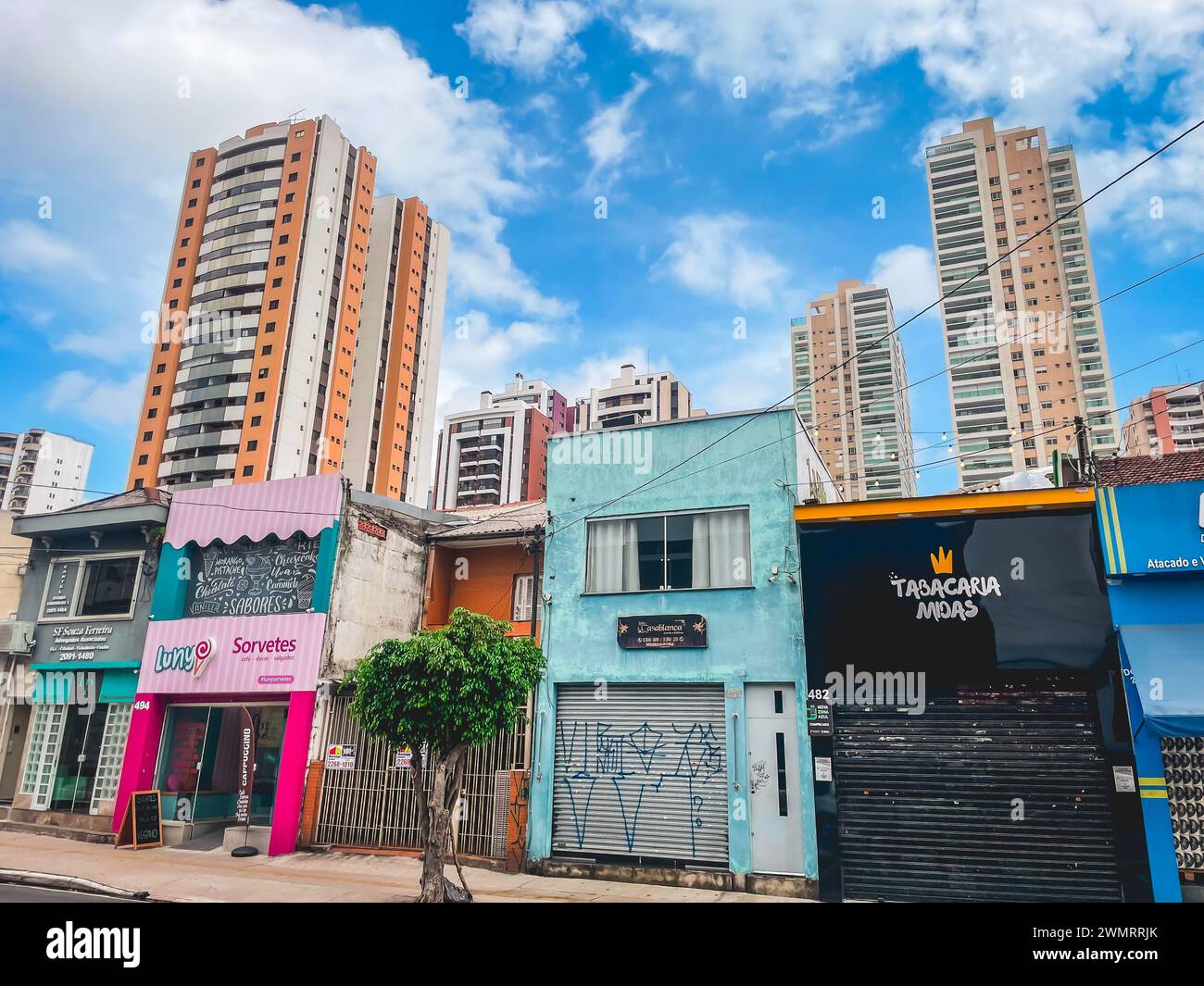 Neighbor building hi-res stock photography and images - Alamy