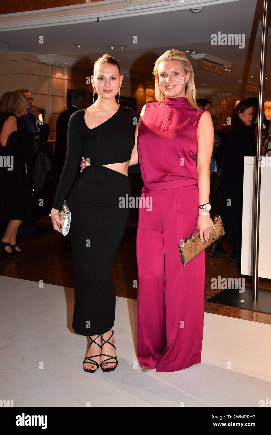 Magdalena Brzeska und ihre Tochter Noemi Peschel bei der Gala zur ...