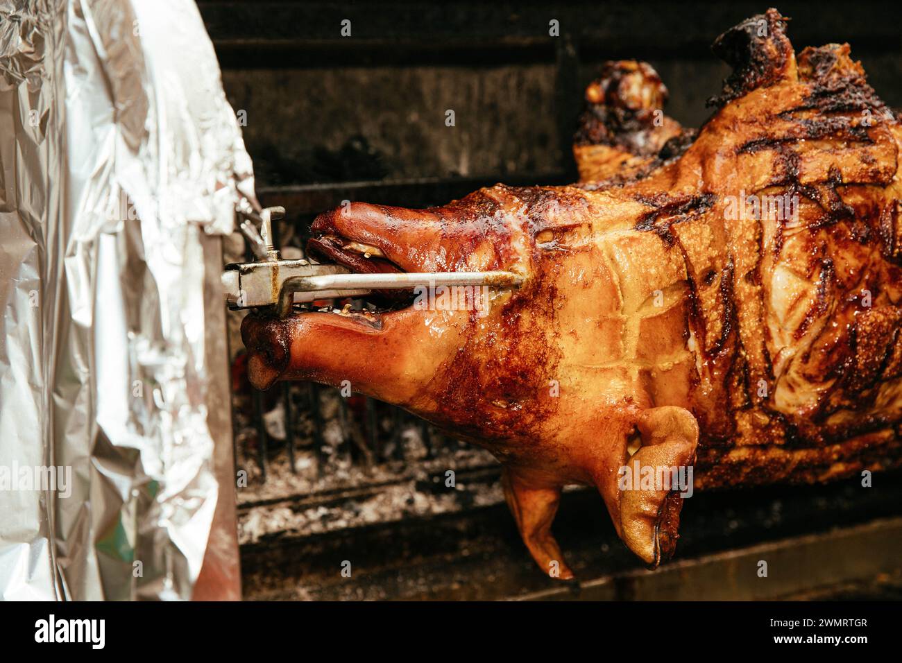 Crispy pig skin hi-res stock photography and images - Alamy
