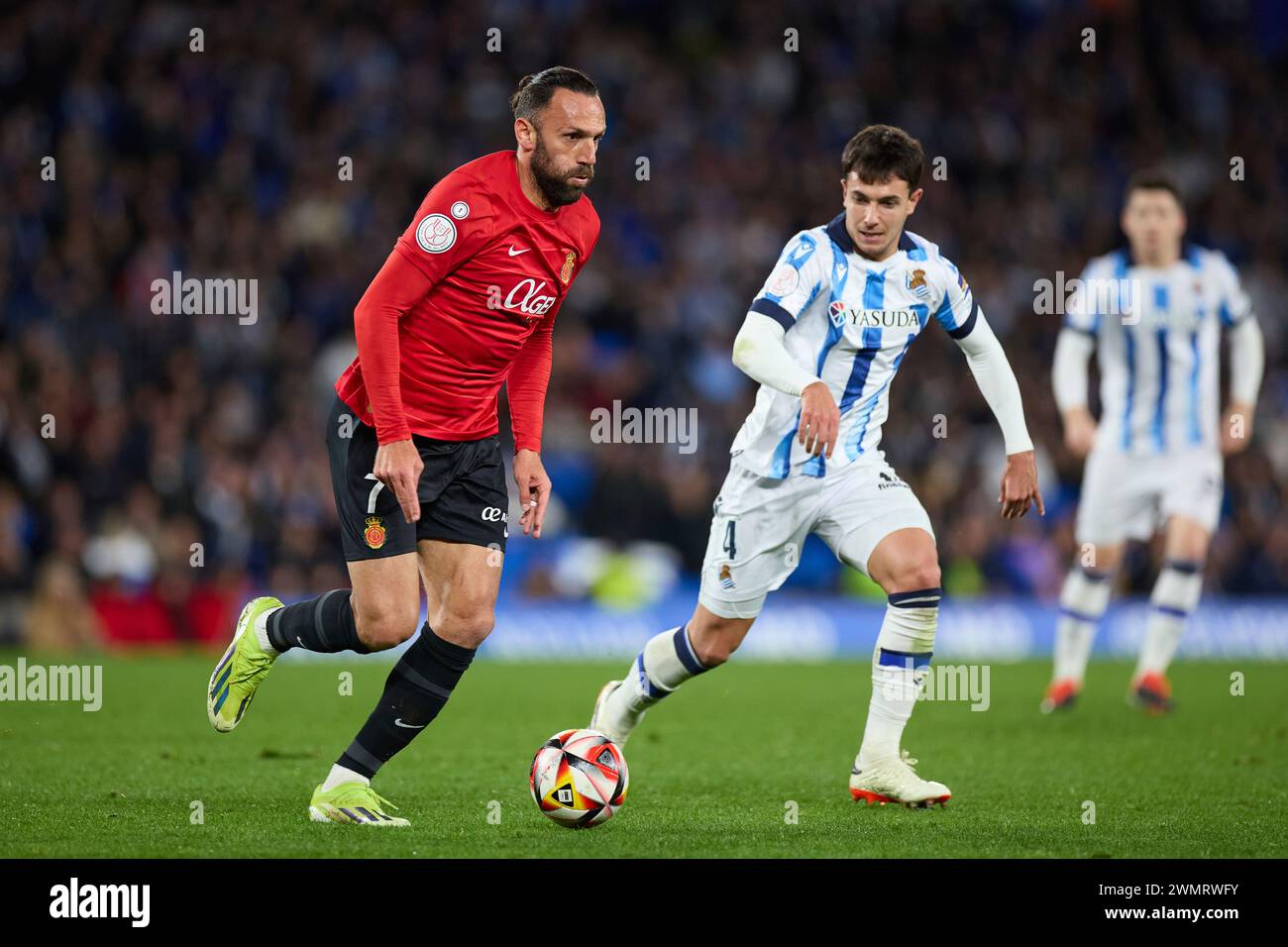 Vedat Muriqi of RCD Mallorca competes for the ball with Martin ...