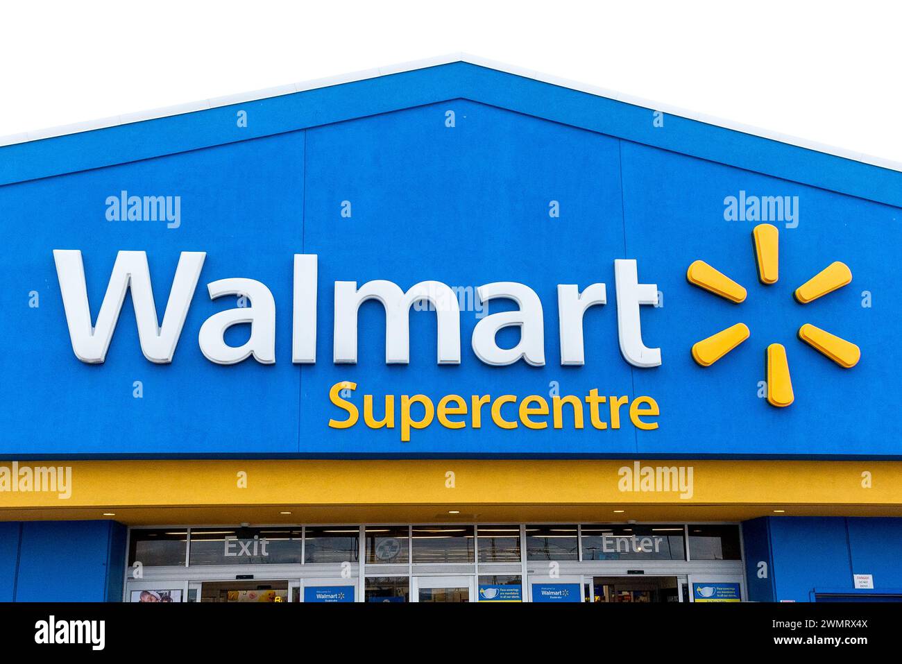 Walmart exterior facade brand hi-res stock photography and images - Alamy