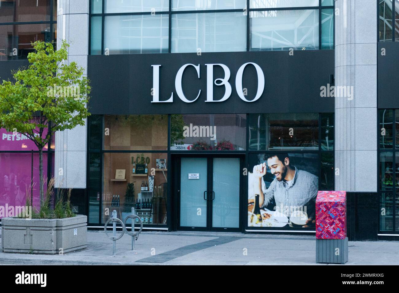 Lcbo logo hi-res stock photography and images - Alamy