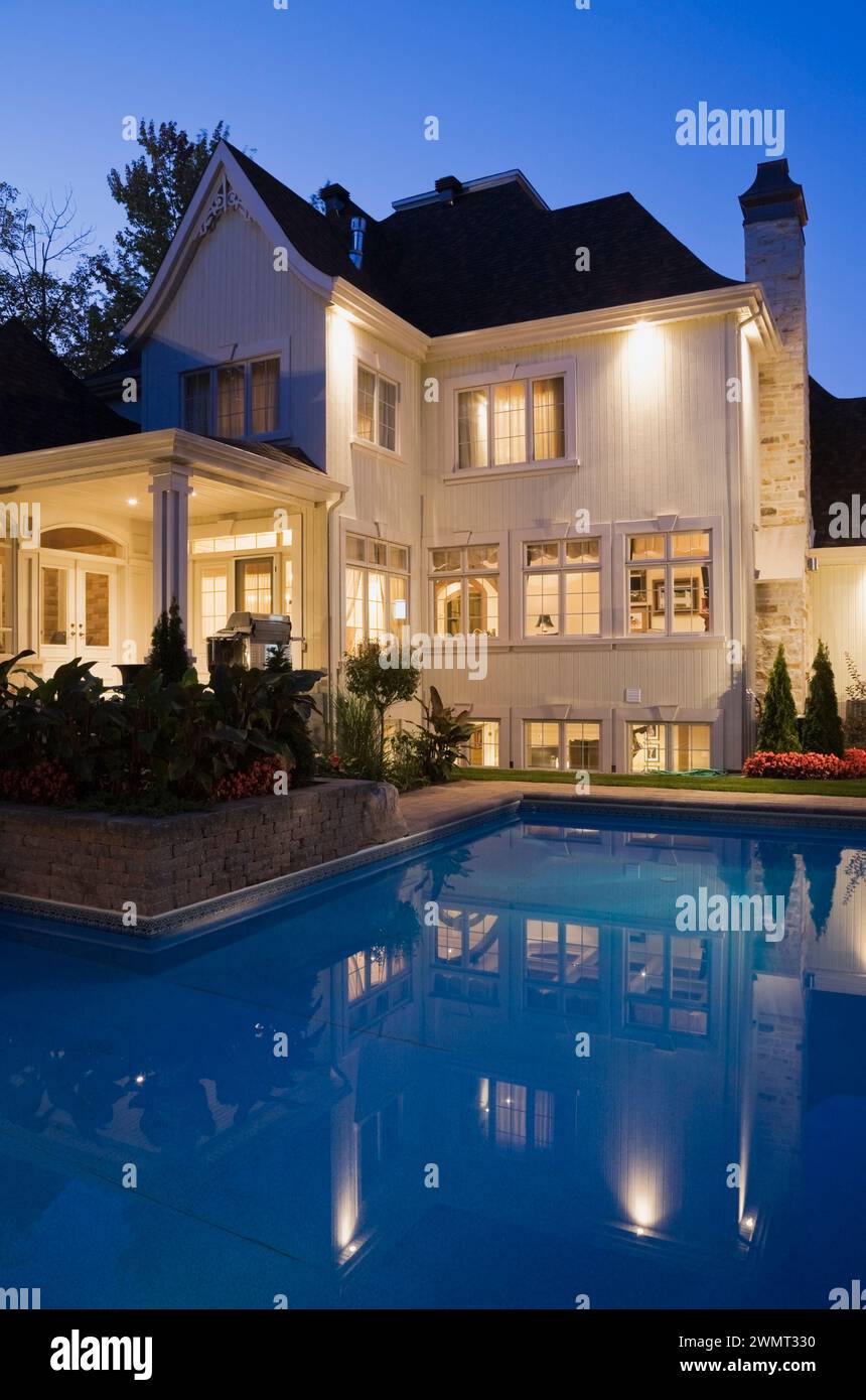 L shaped swimming pool hi-res stock photography and images - Alamy