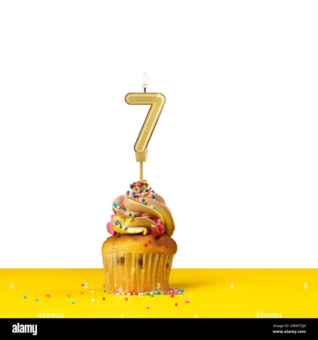 Cupcake birthday candle number hi-res stock photography and images - Alamy
