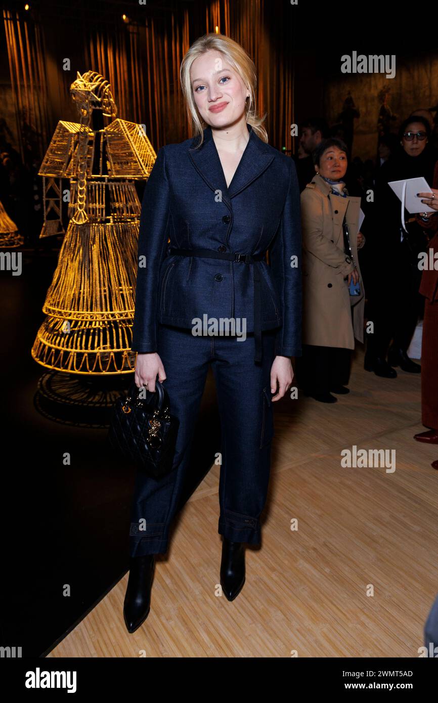 Paris, Frankreich. 27th Feb, 2024. Nadia Tereszkiewicz attends ...