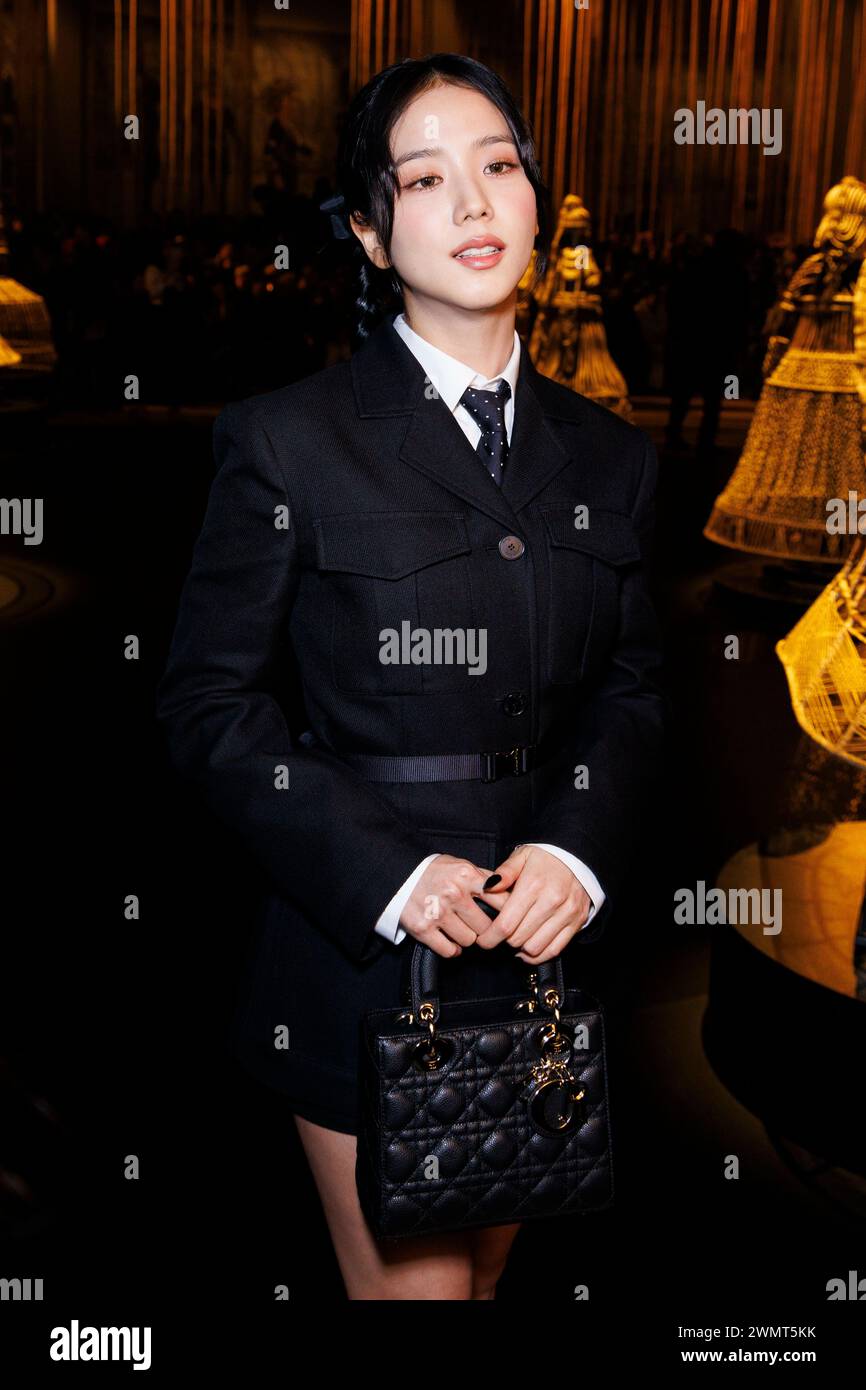 Paris, Frankreich. 27th Feb, 2024. Jisoo attends CHRISTIAN DIOR Fall ...